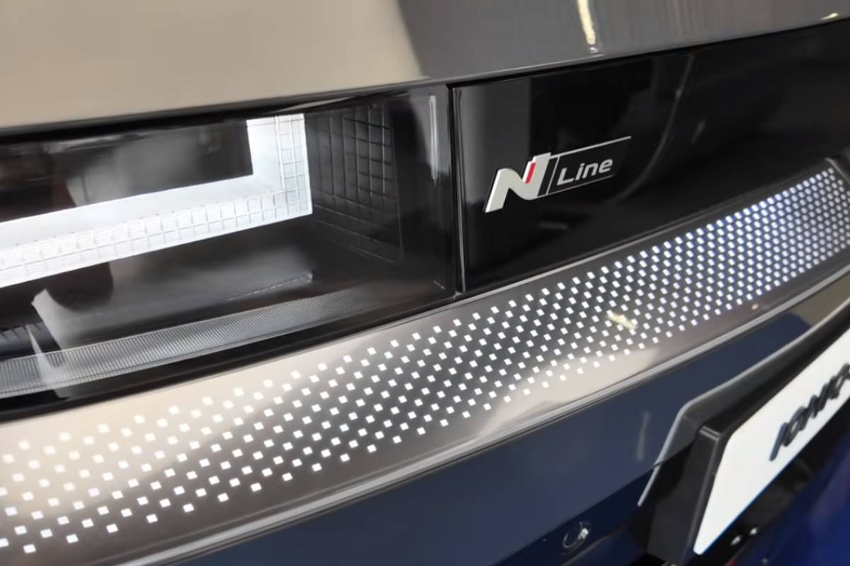 StriveME - المصد المضيء.. ومزايا أخرى أعجبتنا في هيونداي ايونيك 5 ان لاين 2025